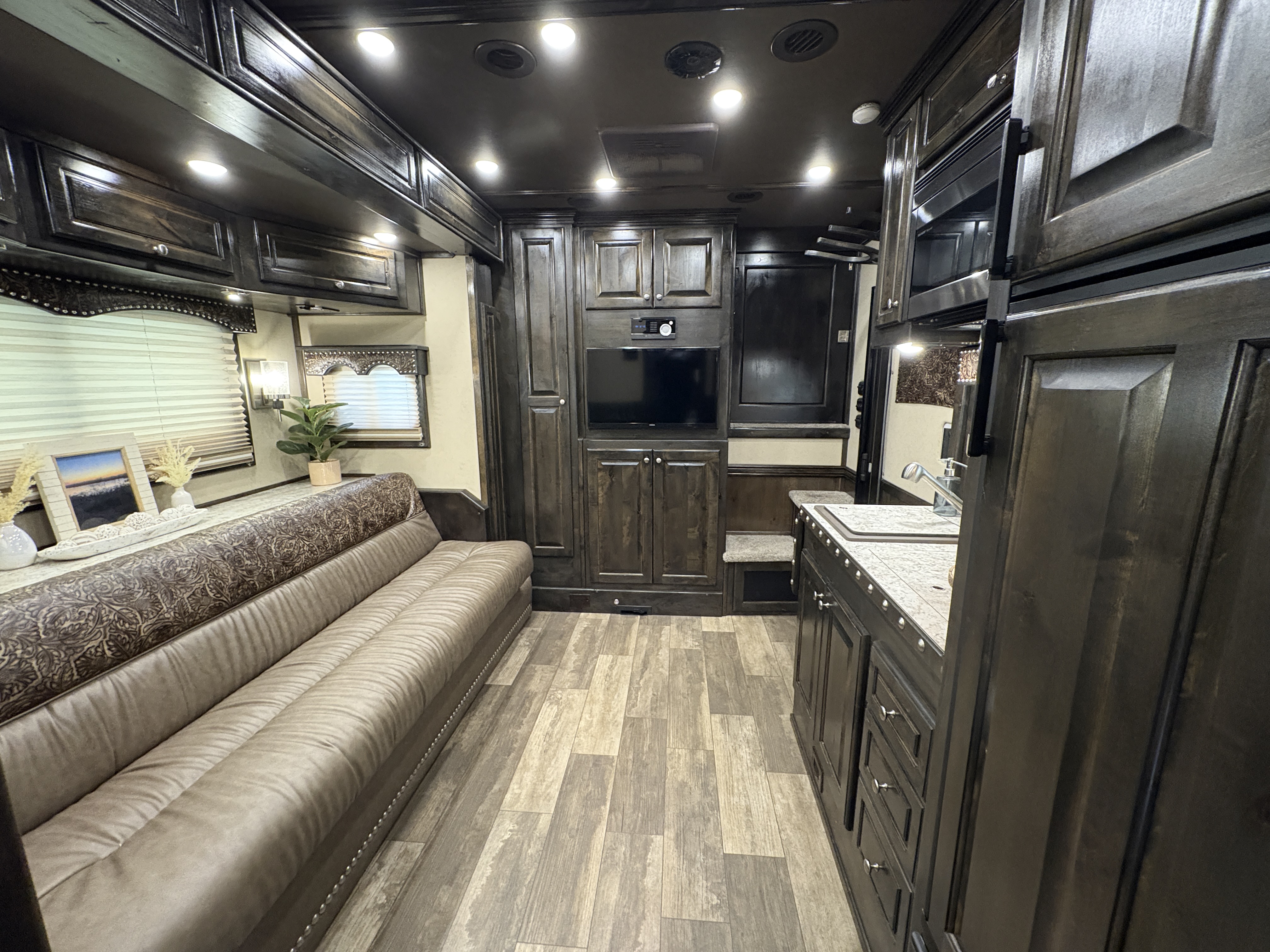 2025-Bloomer-4-Horse-Side-Load-with-19′-Outlaw-Conversions-39019A | TX ...